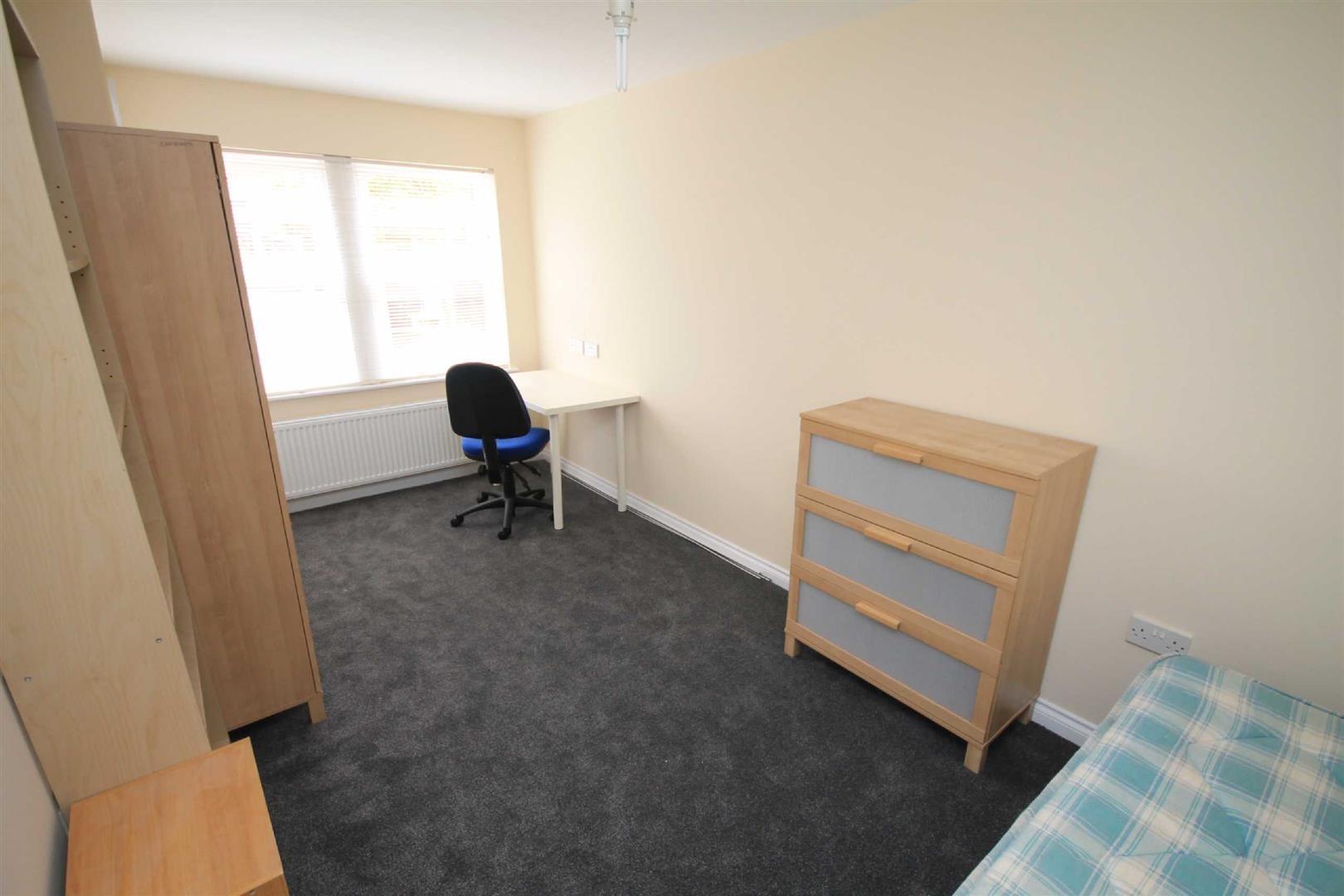 4 The Sidings, Gilesgate – Robinsons